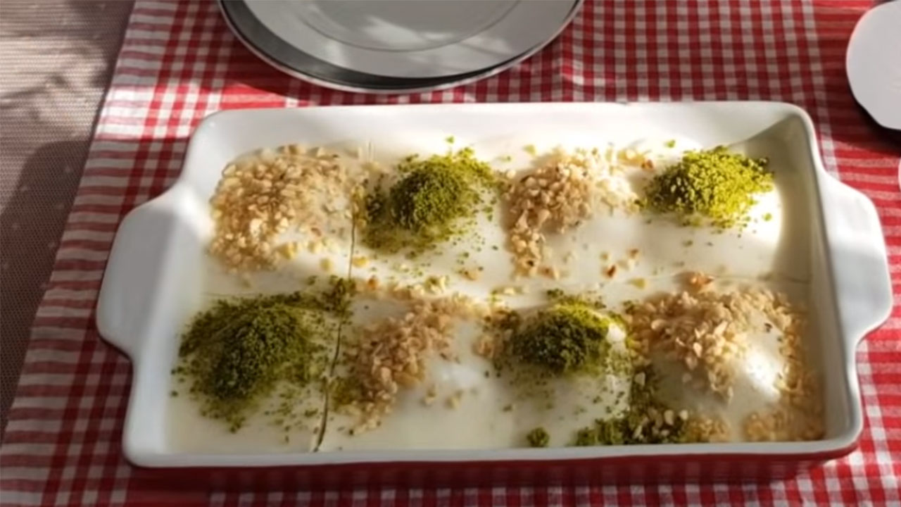 Kaşıkla Yenen Damak Çatlatan Sütlü Tatlı Tarifi » İlk Hobi